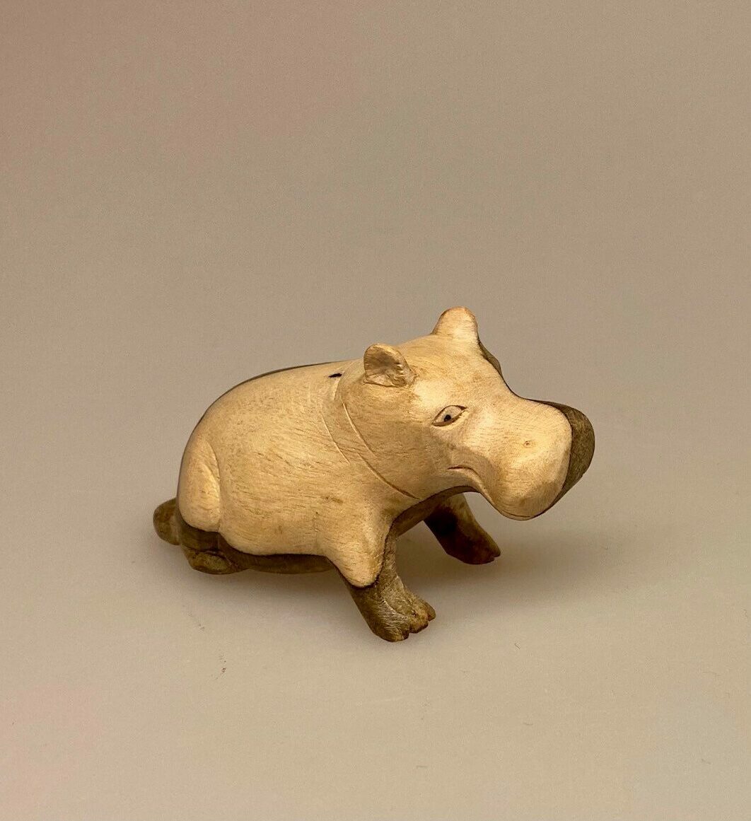 Flodhest - Håndskåret af træ - Siddende S Grå af suar