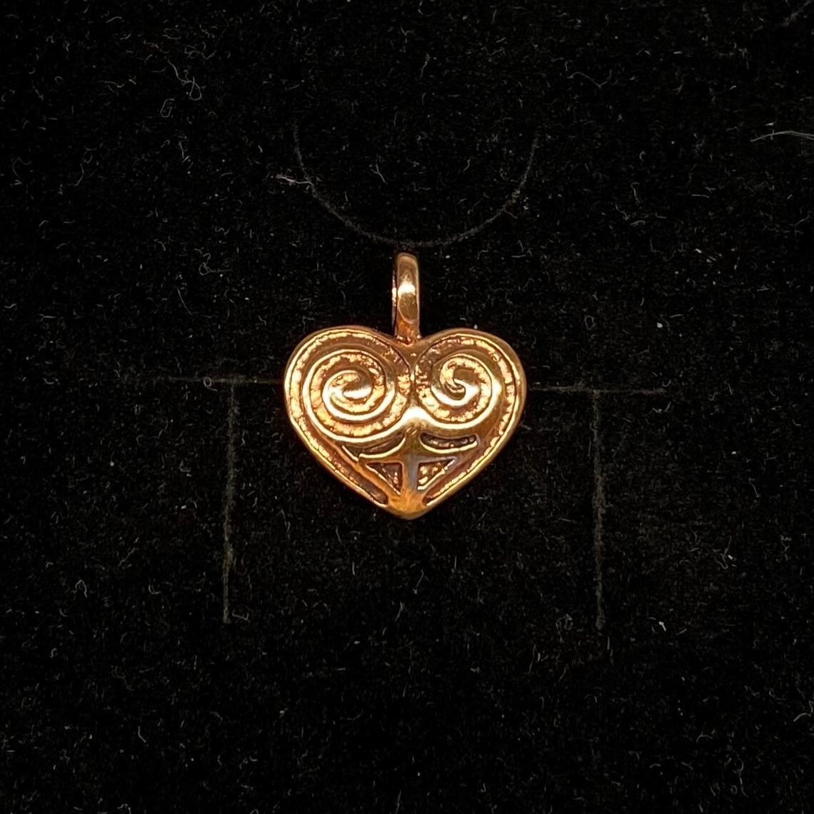 Bronze Vedhæng - Hjerte Amulet med keltisk dekoration